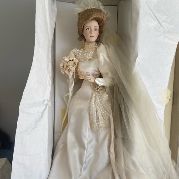 Franklin Mint | Accents | Franklin Mint Bride And Groom Porcelain Dolls ...